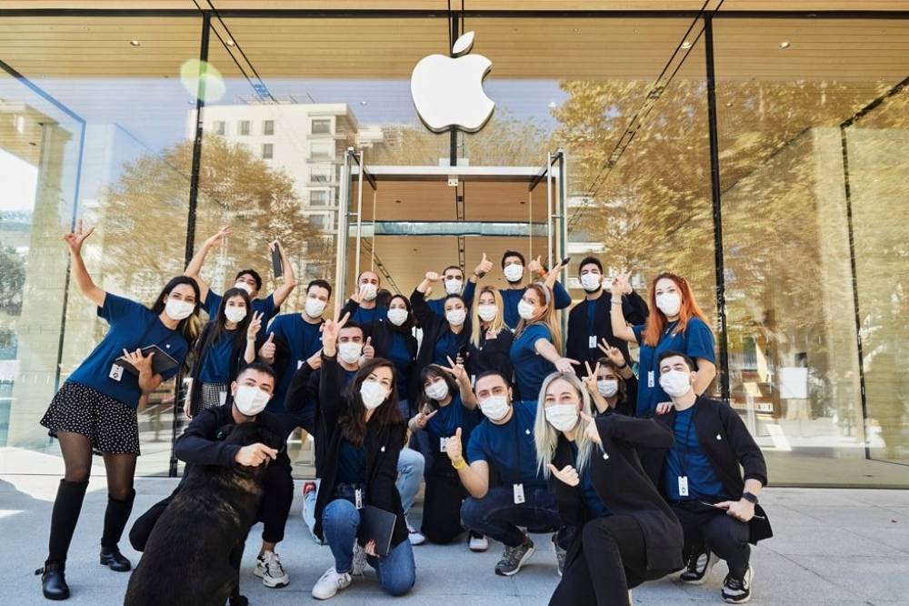 U.S. labor officials say Apple violated worker rights