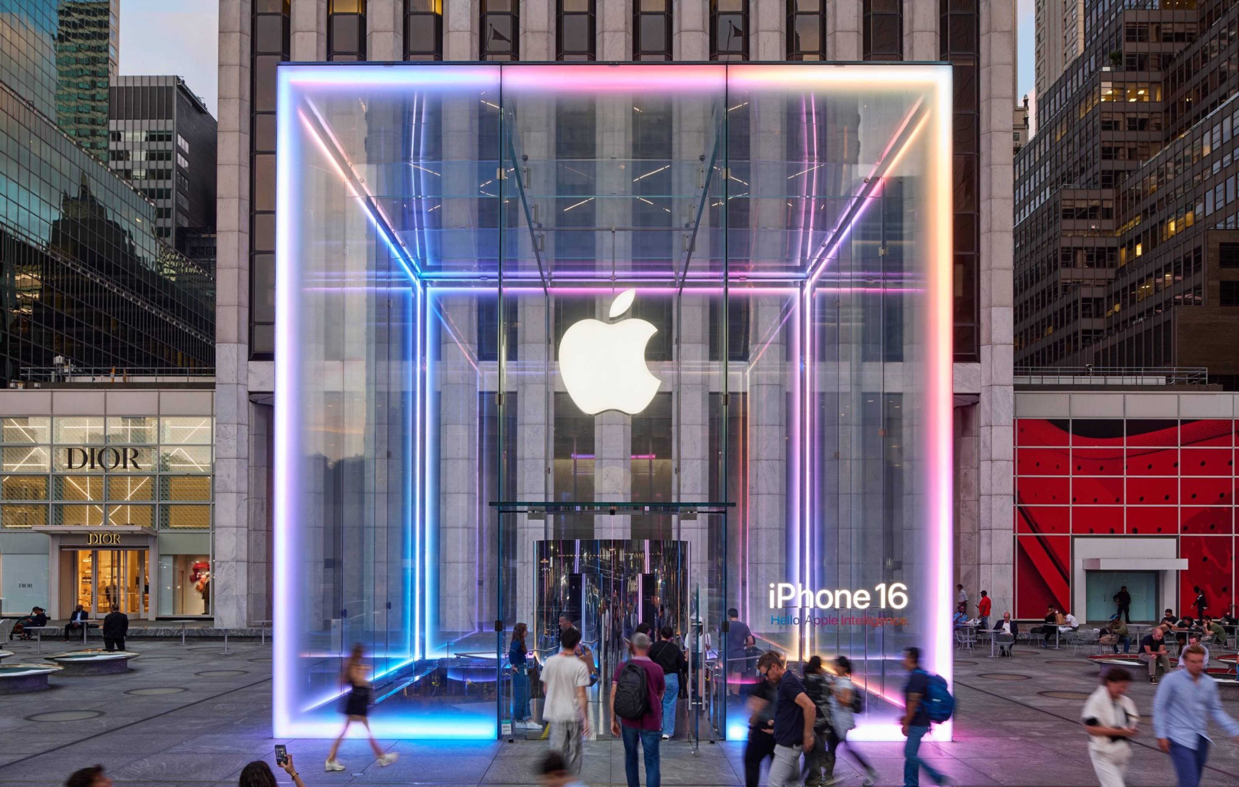 The History of Apple Stores: How Apple Transformed Tech Retail