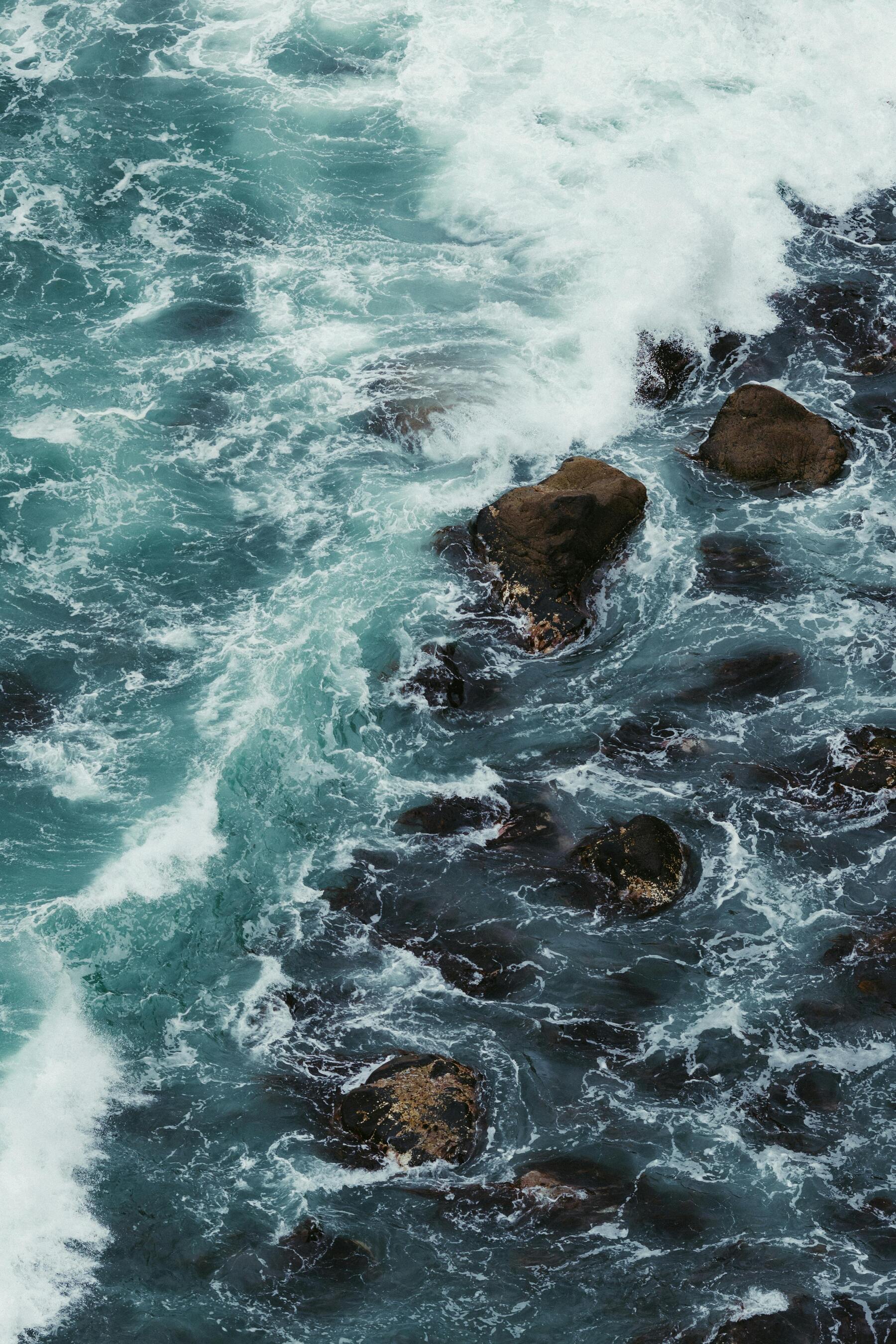 Rocks Dark Crashing Waves Best Top Wallpapers For iPhone 17 Pro Max For ...